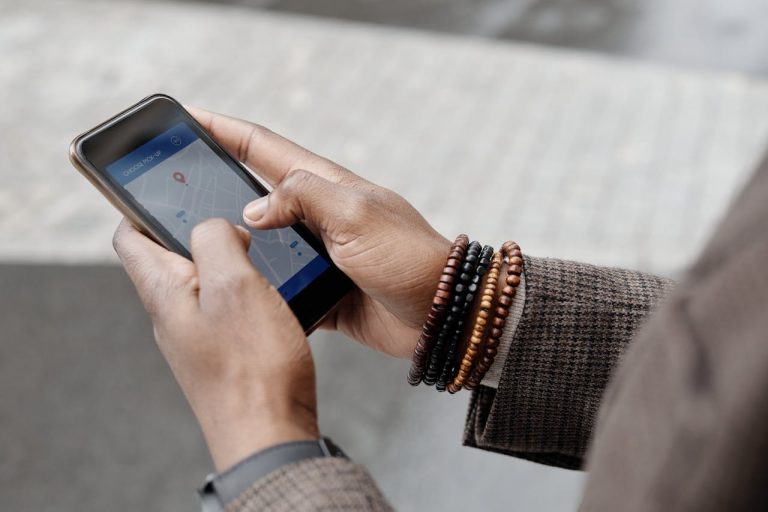 Real Time GPS Tracking: How it Works and Why Businesses Need It - GPS ...